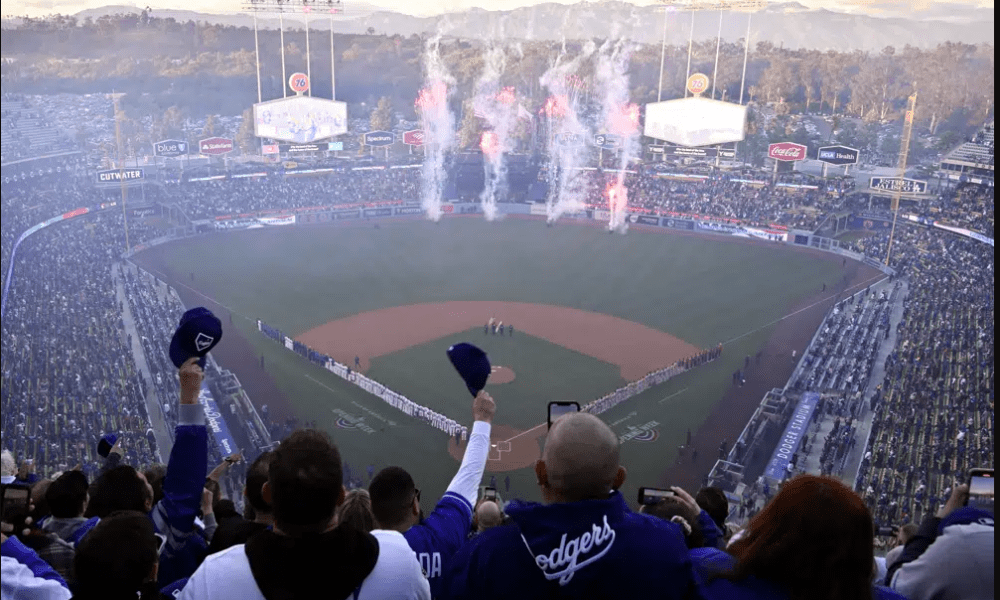 La ofensiva de los Dodgers estalla en noche fría en LA - Beisbol Mundial