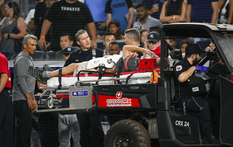 Camarógrafo recibe pelotazo en Yankees Stadium - Beisbol Mundial