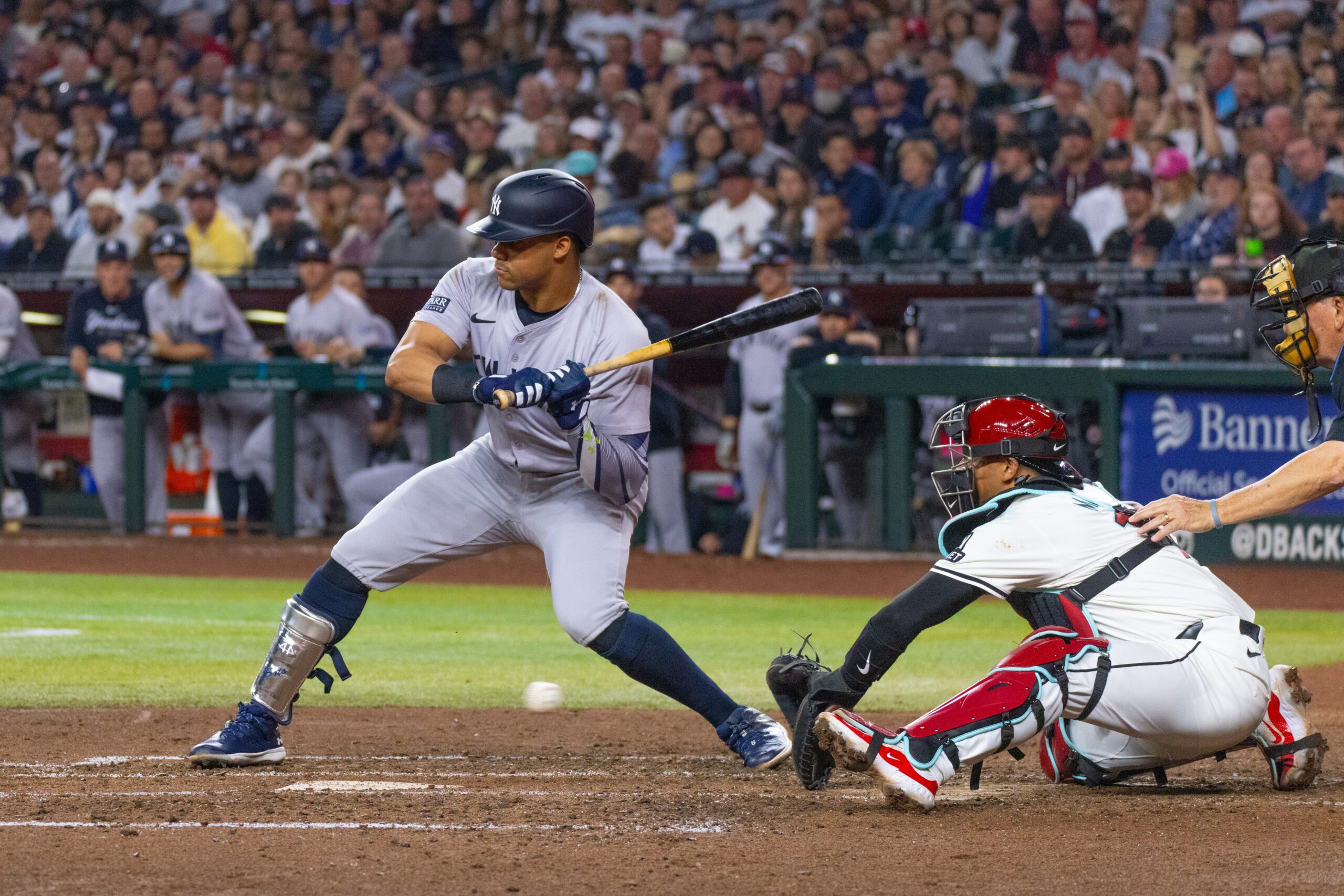 Yankees le caen encima a abridor de los D-backs - Beisbol Mundial